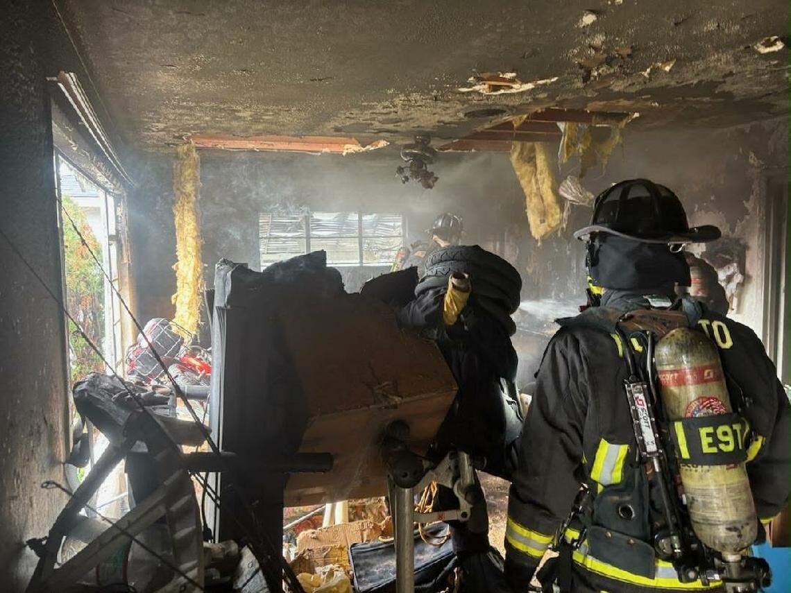 One injured, two cats rescued in Modesto house fire | Modesto Bee