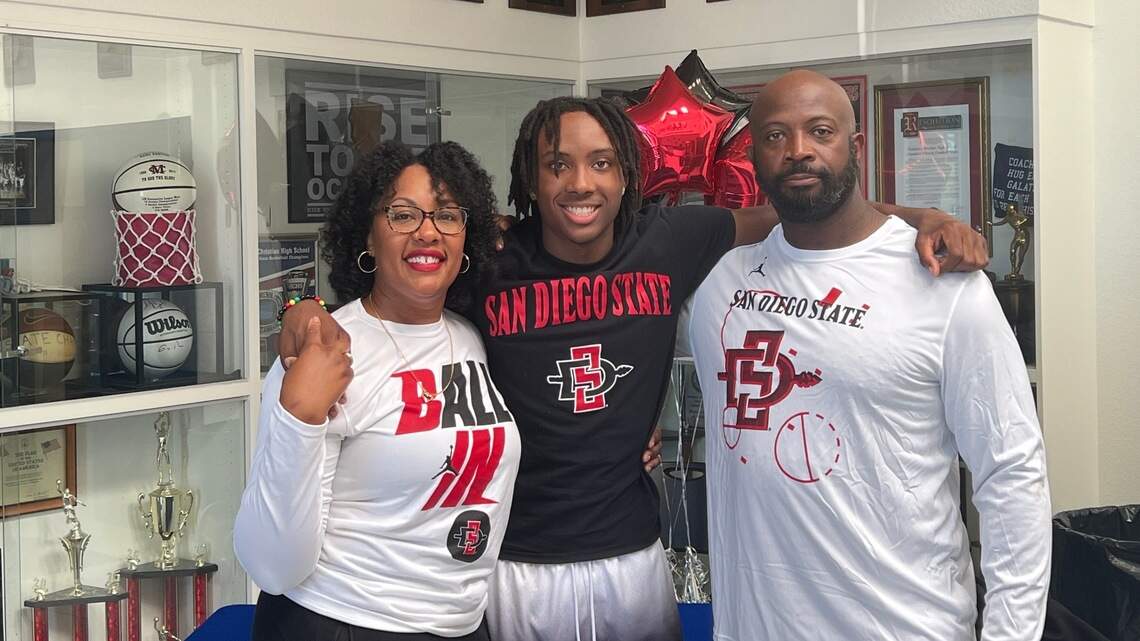 Modesto Christian guard Davis picks San Diego State Aztecs | Modesto Bee