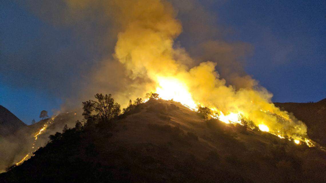 Smoke blows to Sacramento region from 2 fires, 1 controlled ...