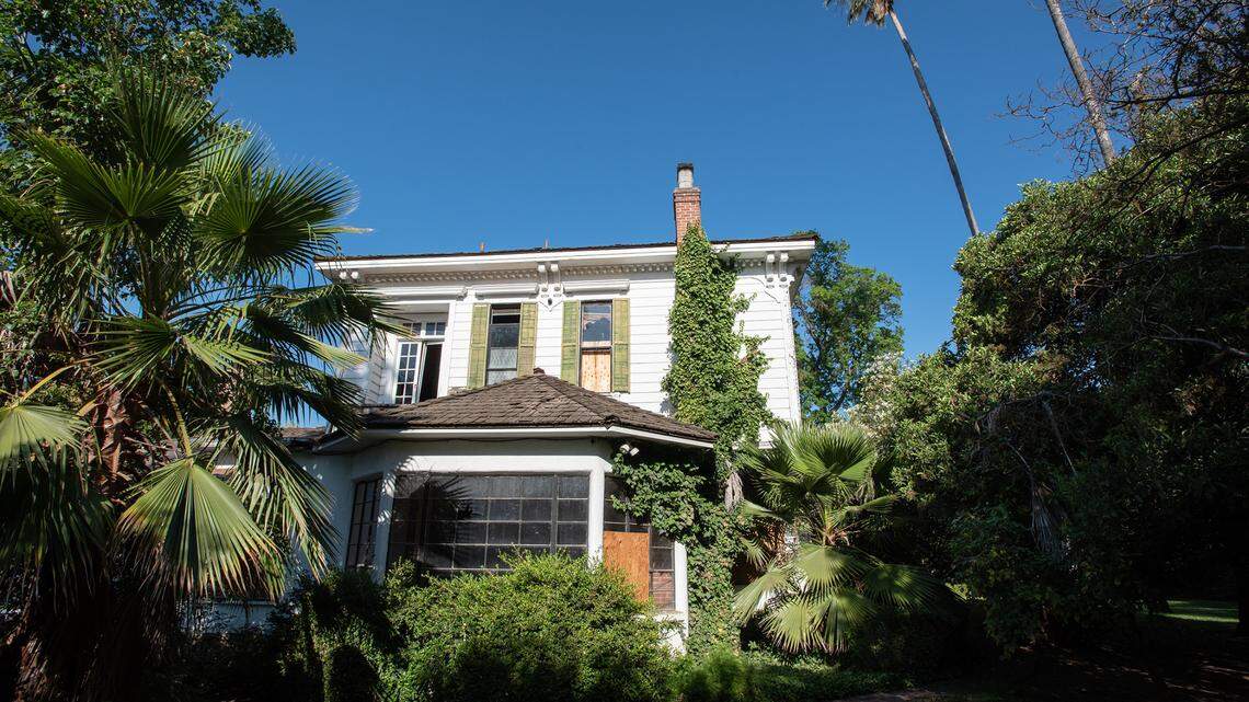 Modesto to enter into talks over fate of Victorian mansion | Modesto Bee