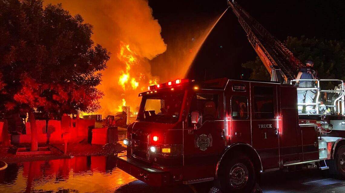 Four alarm blaze at pallet company spreads to bakery | Modesto Bee