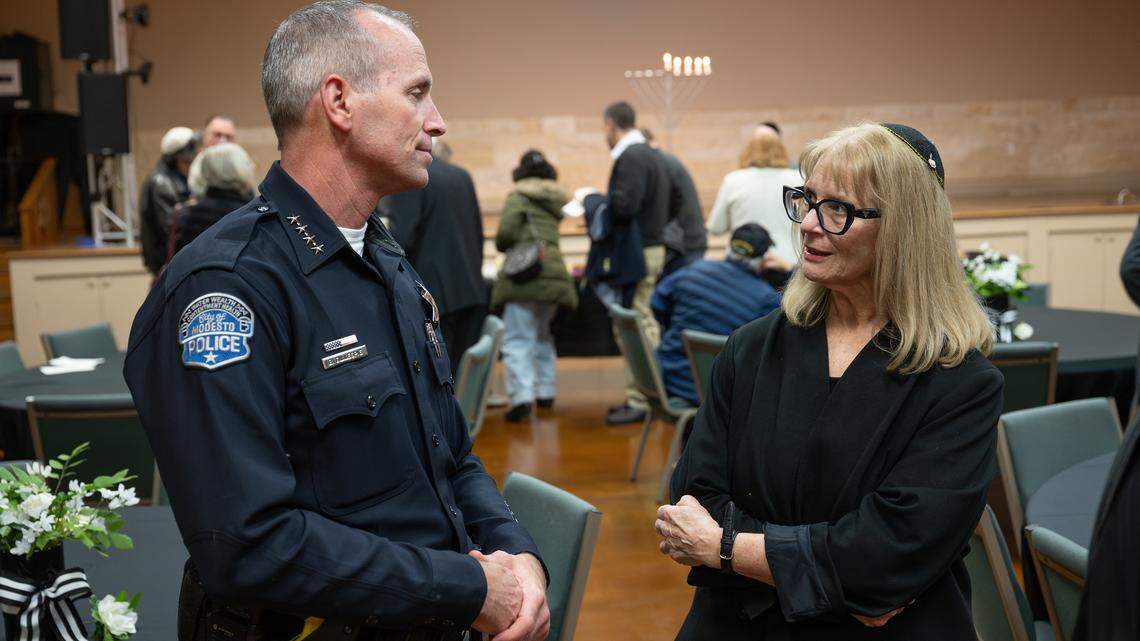 Modesto interfaith vigil responds to Bondi Beach tragedy | Modesto Bee